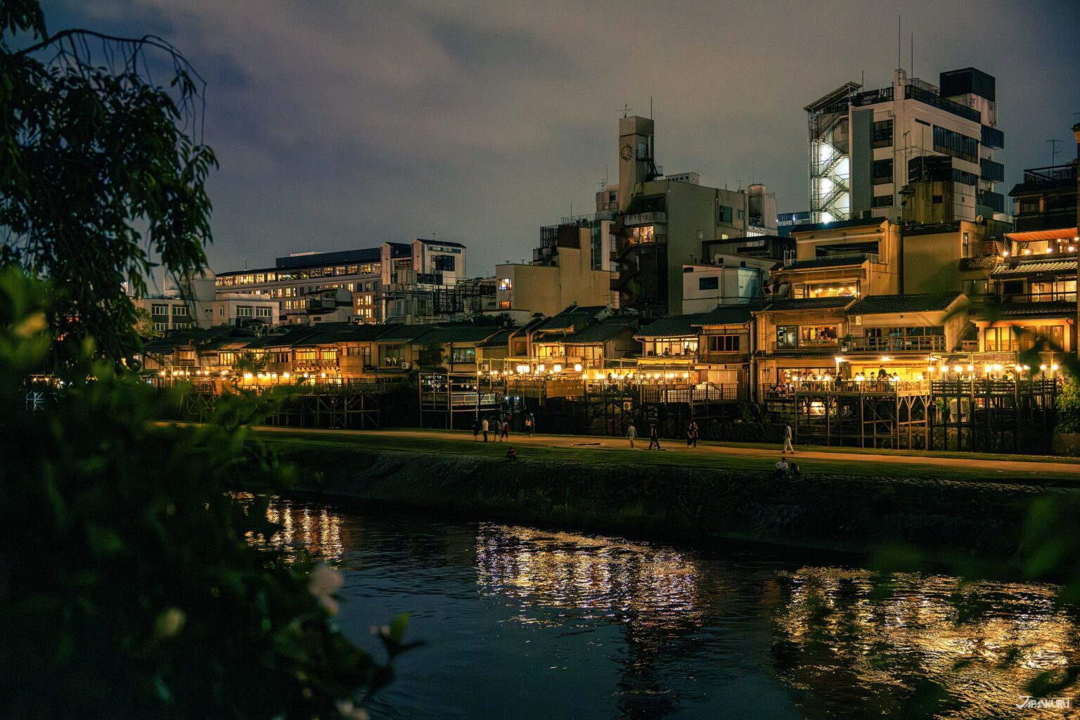 2 Summer Night Plans in Kyoto ･ Kamogawa Riverside Dining, Teramachi ...